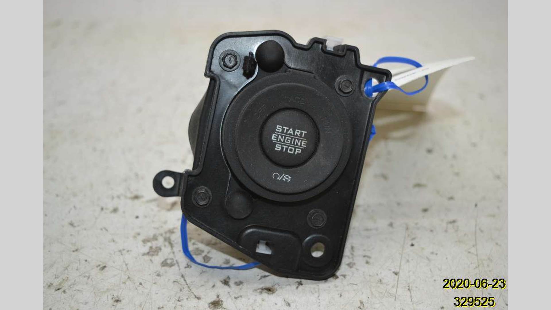 Jeep Wrangler (1C4HJXCN2KW623832)